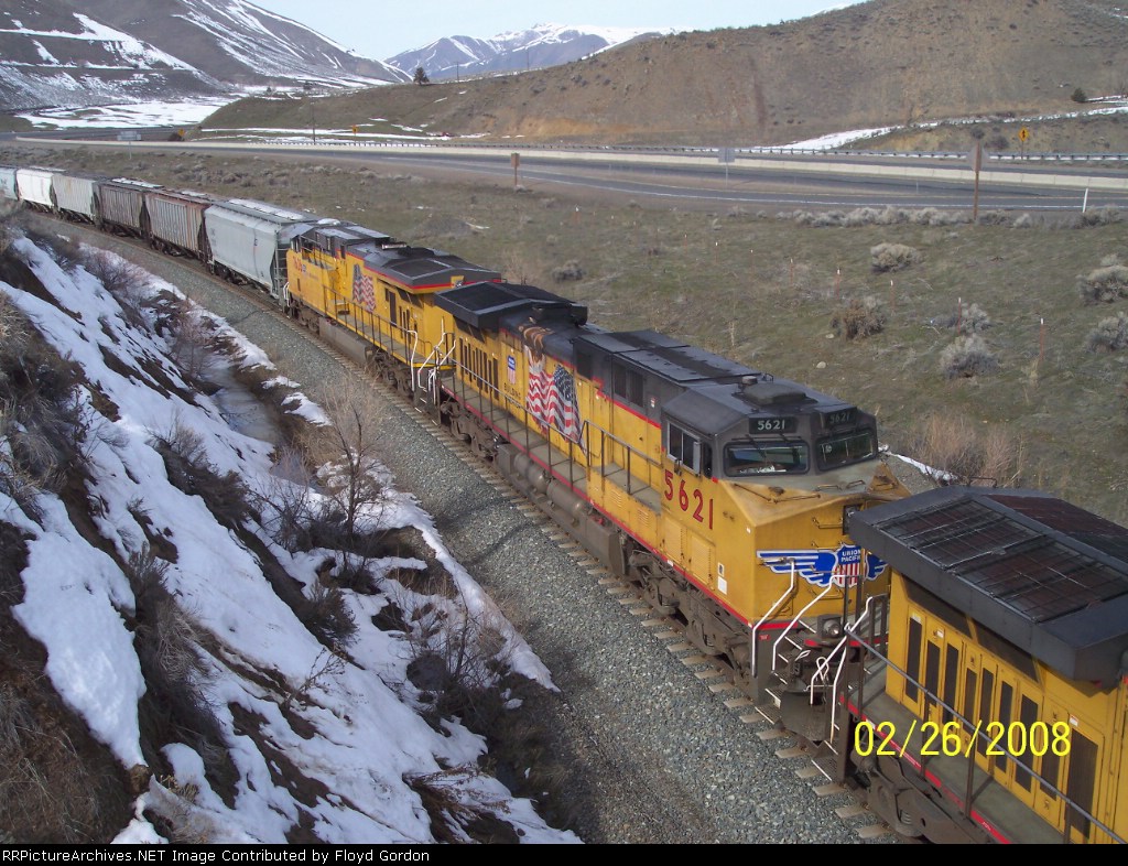 Mid train units power heavy grain train